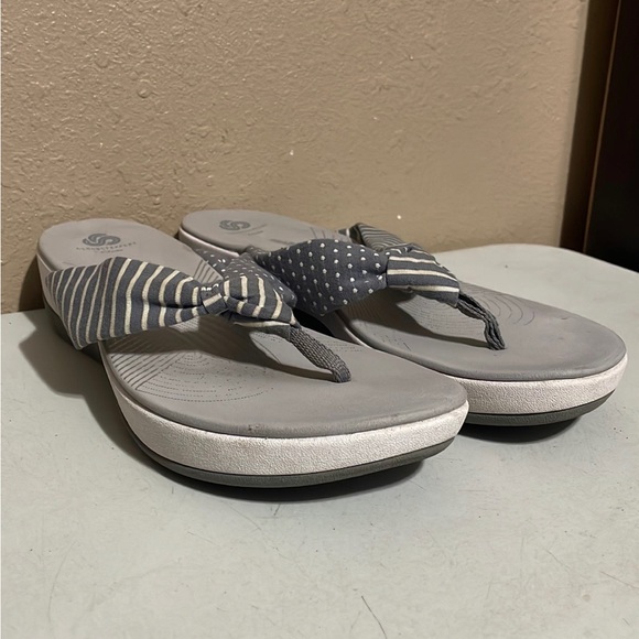 Cloudsteppers by Clarks | Shoes | Clarks Cloudsteppers Cushion Gray Flip Flop Thong Comfort ...